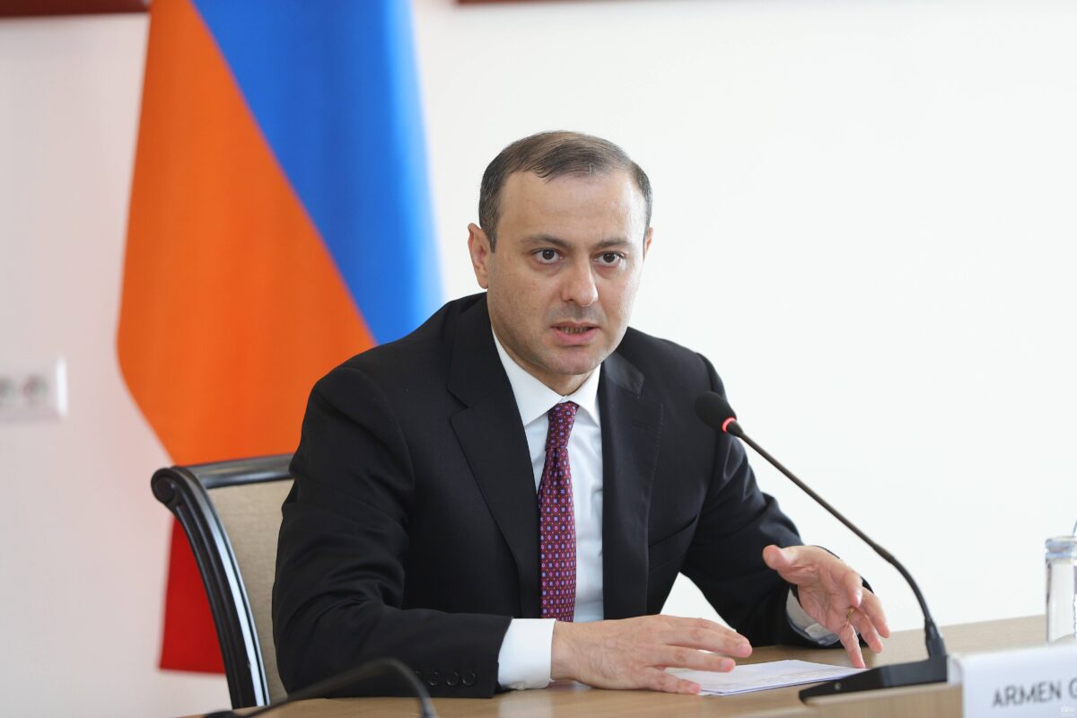 Armen Grigoryan Almanya yolcusu – Ermenistan Kamu Radyosu